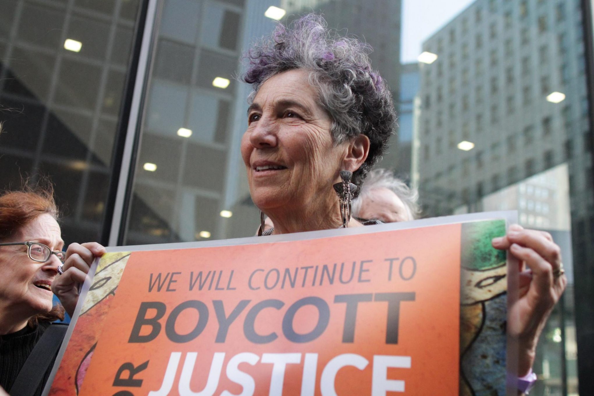 Activists descend on Cuomo NYC office to defend right to boycott ...