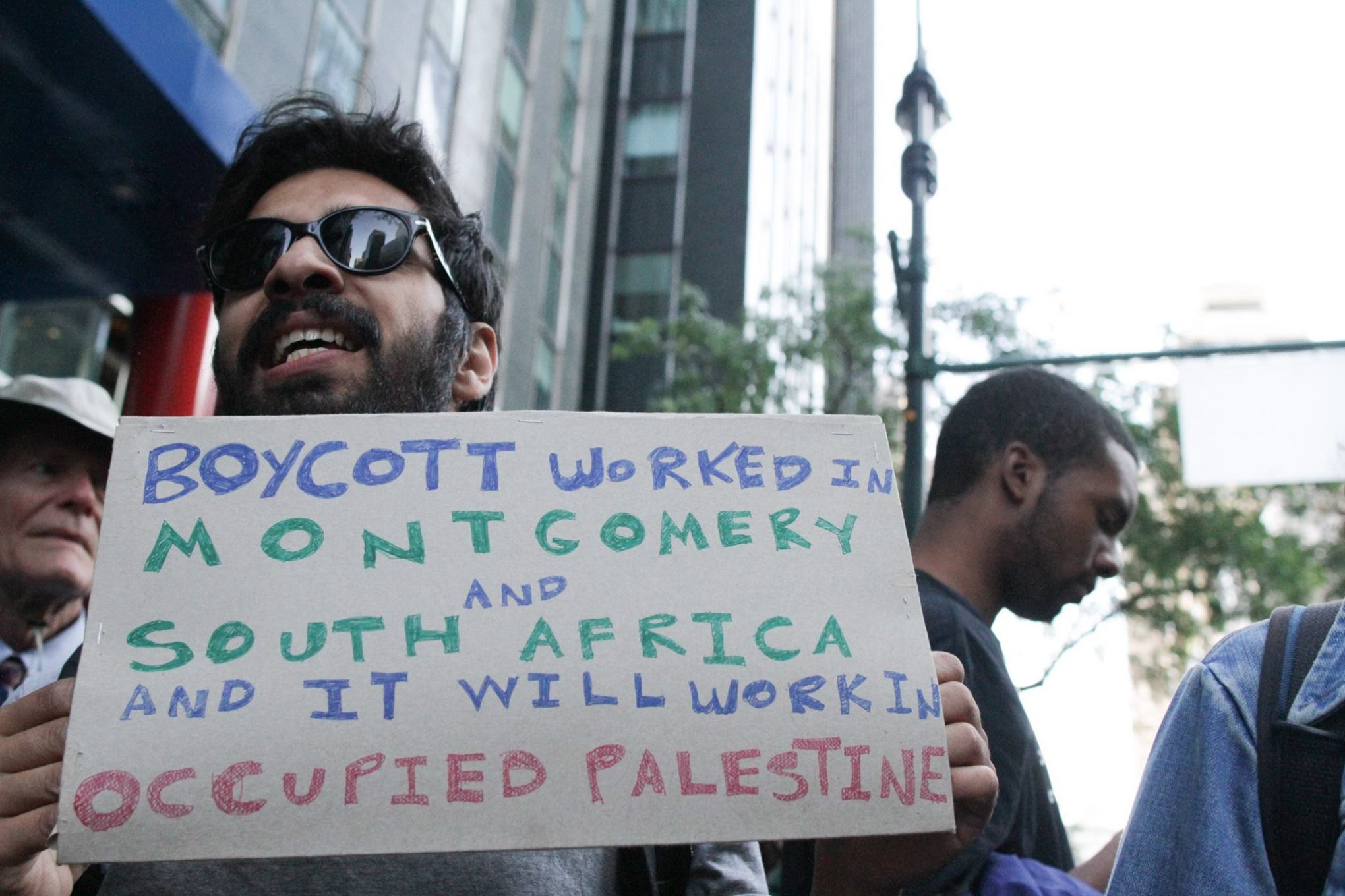Activists descend on Cuomo NYC office to defend right to boycott ...