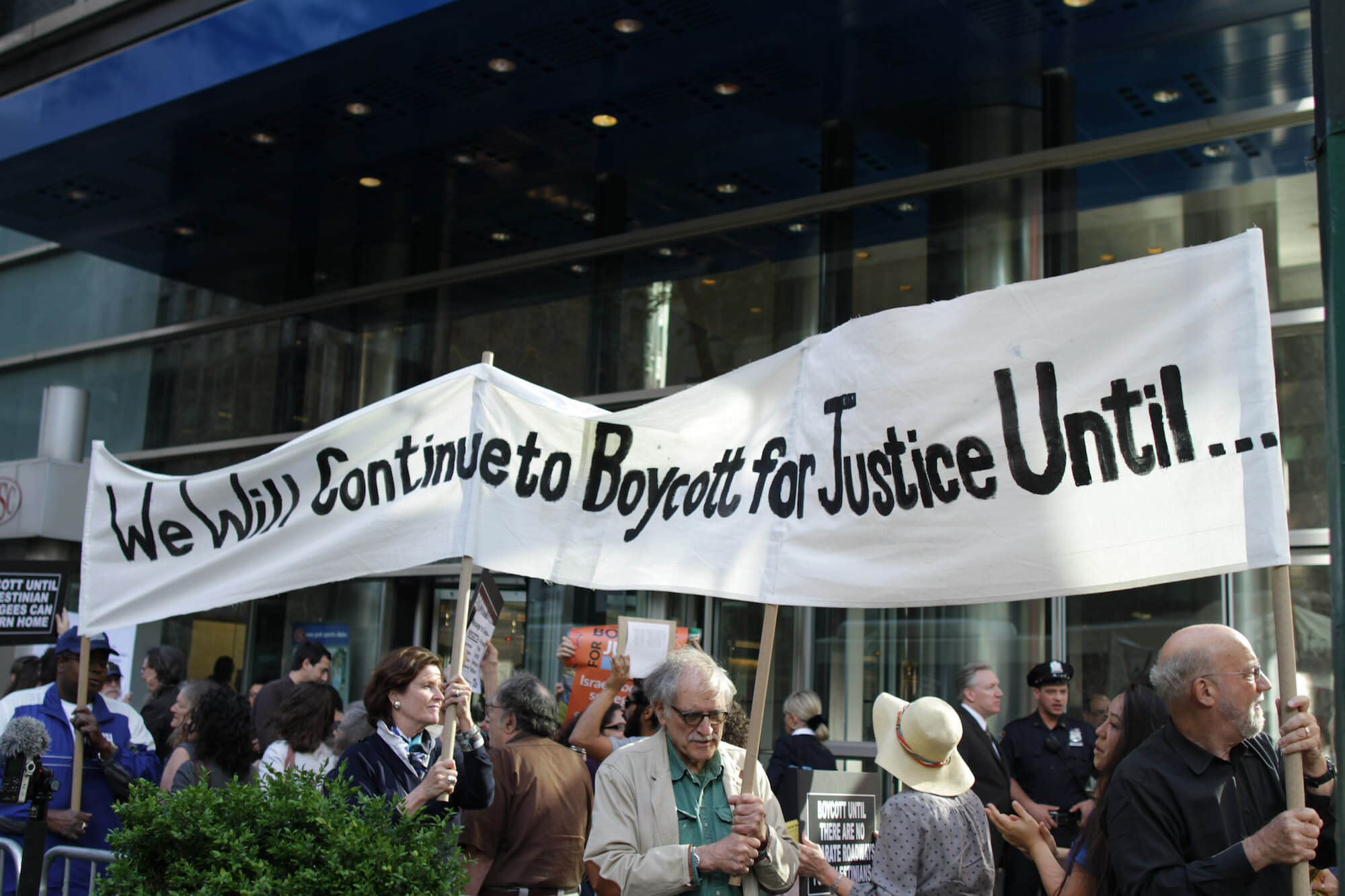Activists descend on Cuomo NYC office to defend right to boycott ...
