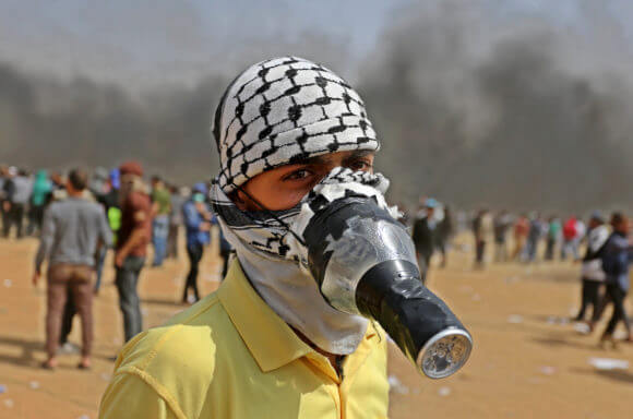 The gas masks of the Great March of Return – Mondoweiss
