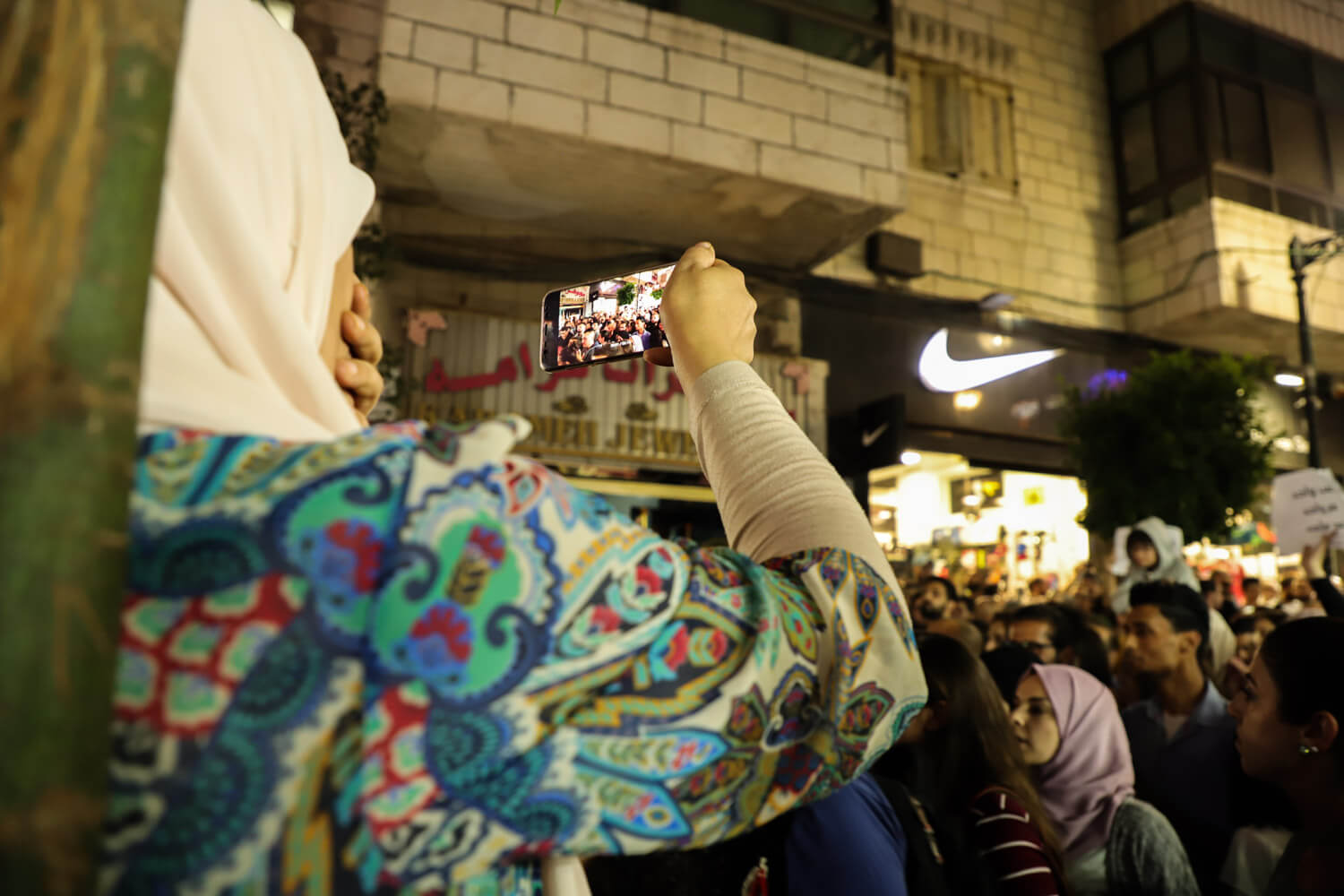 Palestinians protest in Ramallah against the ‘Authority of Shame ...