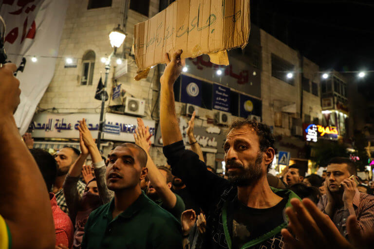 Palestinians protest in Ramallah against the ‘Authority of Shame ...