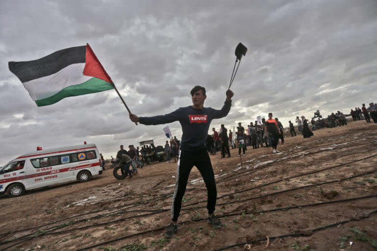 Gaza’s iconic ‘liberty protester’ shot in the leg by Israeli forces ...
