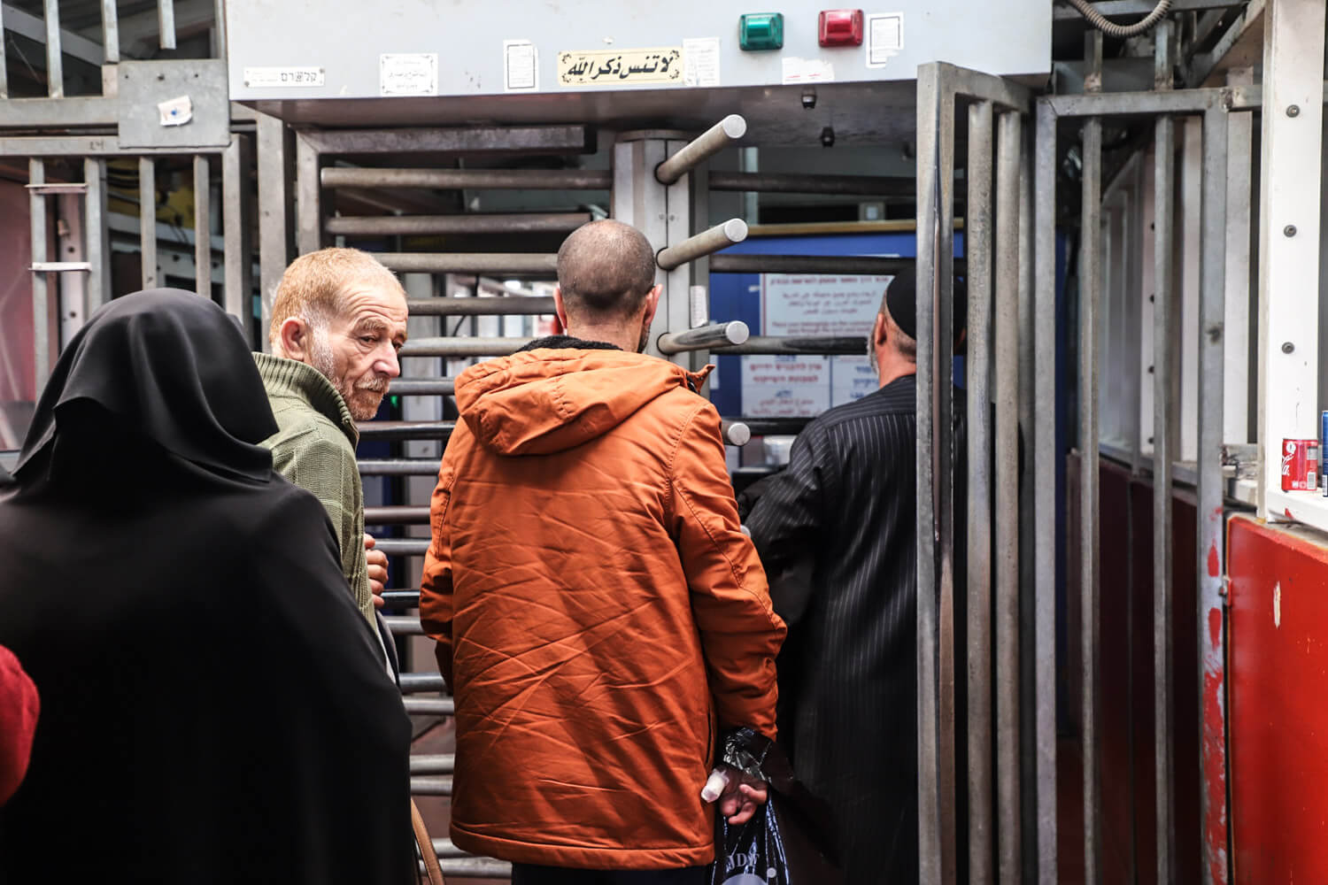 Qalandia: How Palestinians experience the largest Israeli checkpoint ...